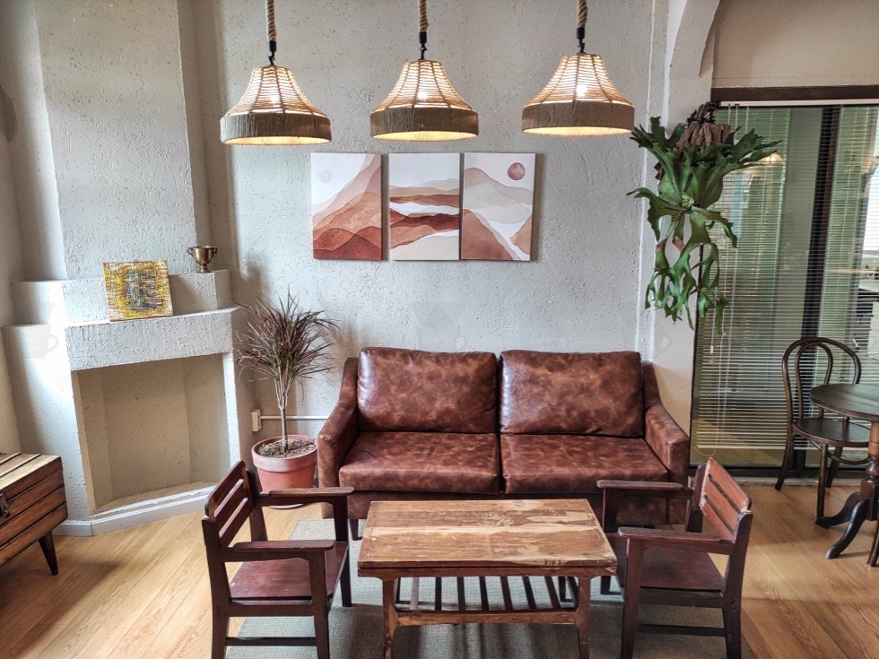 Room44 Caffe | Cafe Scene